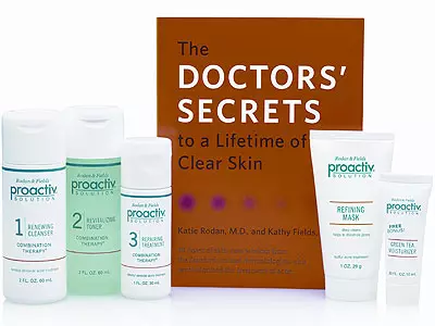 Datrysiad Proactiv: Mythau am acne a thriniaeth