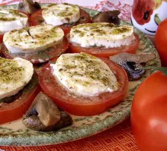 Tomatoes with Mozarella and Champignons