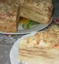 Mun tattara cake cake, kowane ɗanye an saka shi da cream, yayyafa sauran marmara