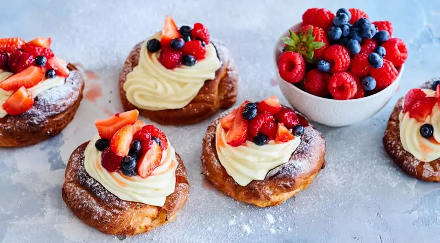 Custard Cupcakes med Yummy og Berries