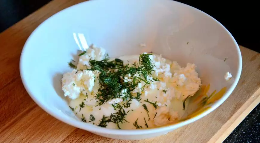 Voorbereiding van hervulling vir Dacha Radishes Salade