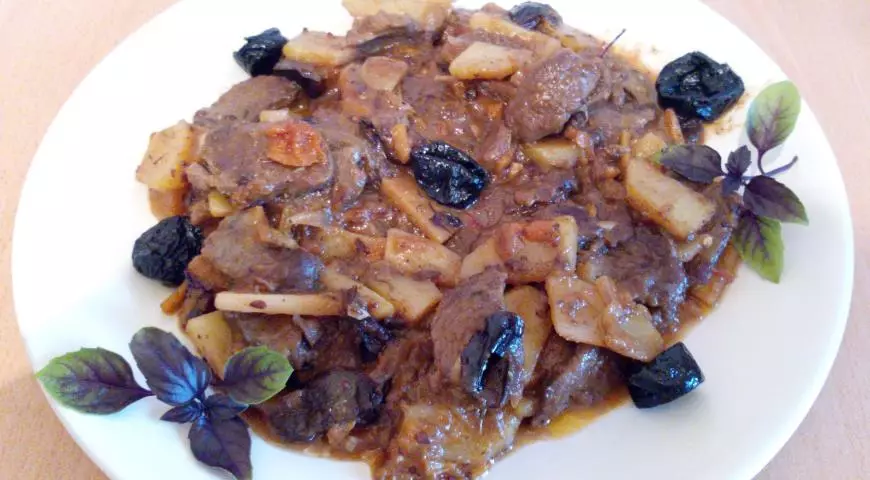 Cooking lamb in original sour sweet sauce with potatoes and prunes
