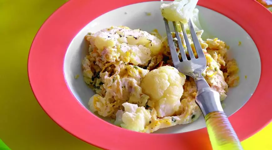 Isukari yinkoko hamwe na cauliflower