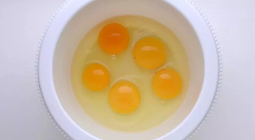 Бид өндөглөдөг