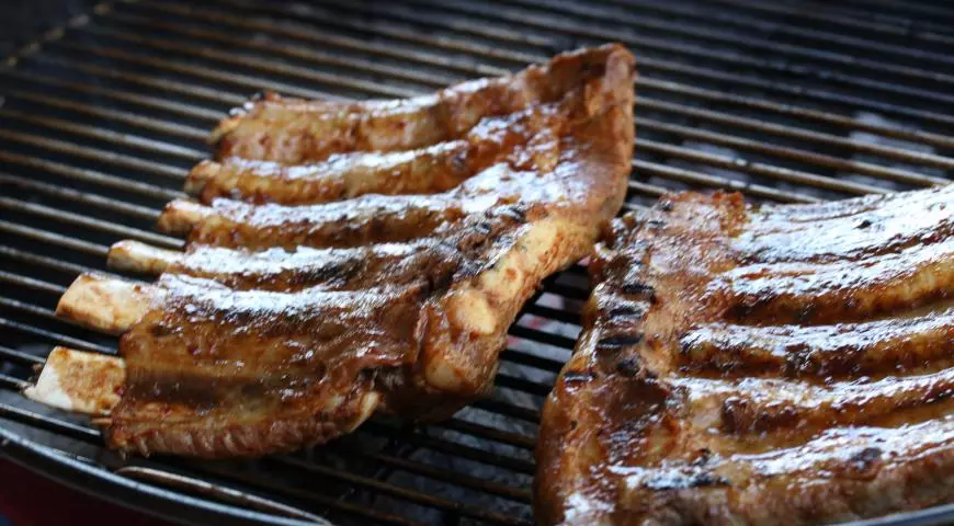 Koken pork ribben barbecue grilled