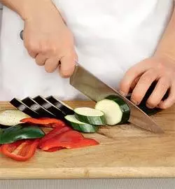 Stock Foto Cooking Recipe: Legoman Grill Salato kun Pesto, Paŝo Numero 1