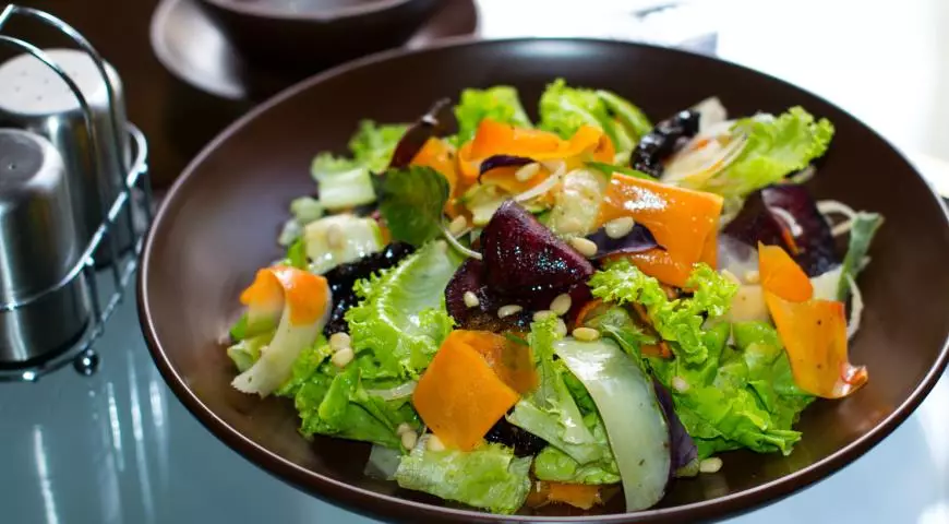 Salat Opskrift med vegetabilske chips og græskar