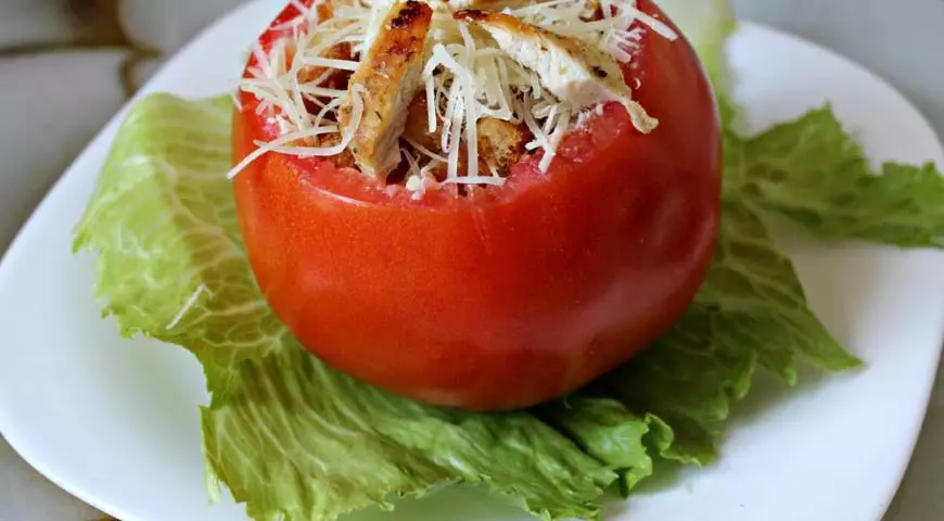 Caesar Salade in Tomat