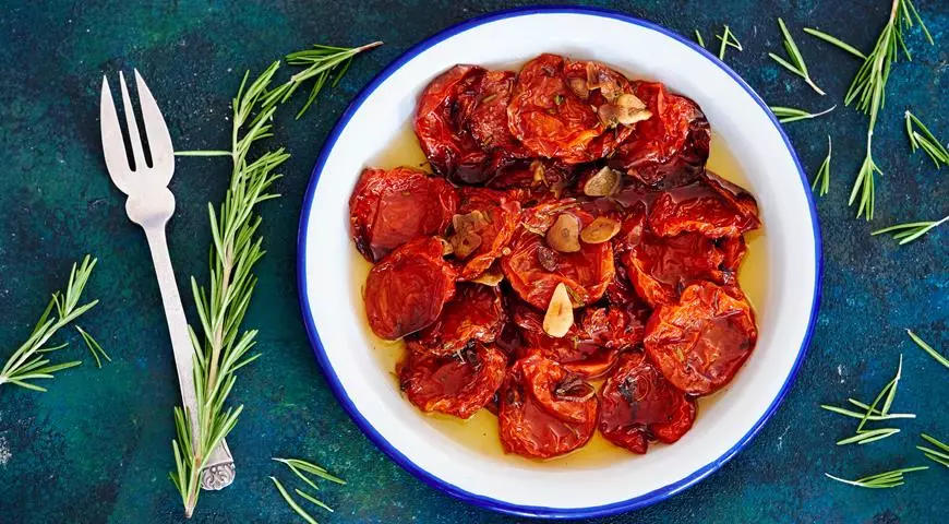 Dried tomatoes with rosemary