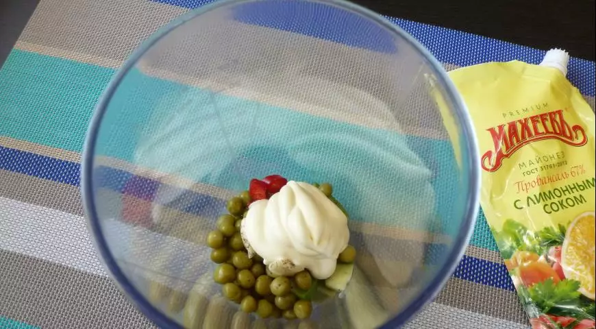 Ƙara mayonnaise don dima daga Peas da Avocado