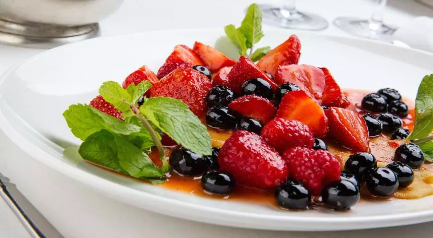 Pancakes with mascarpone and berries from Francesco Pistakkio