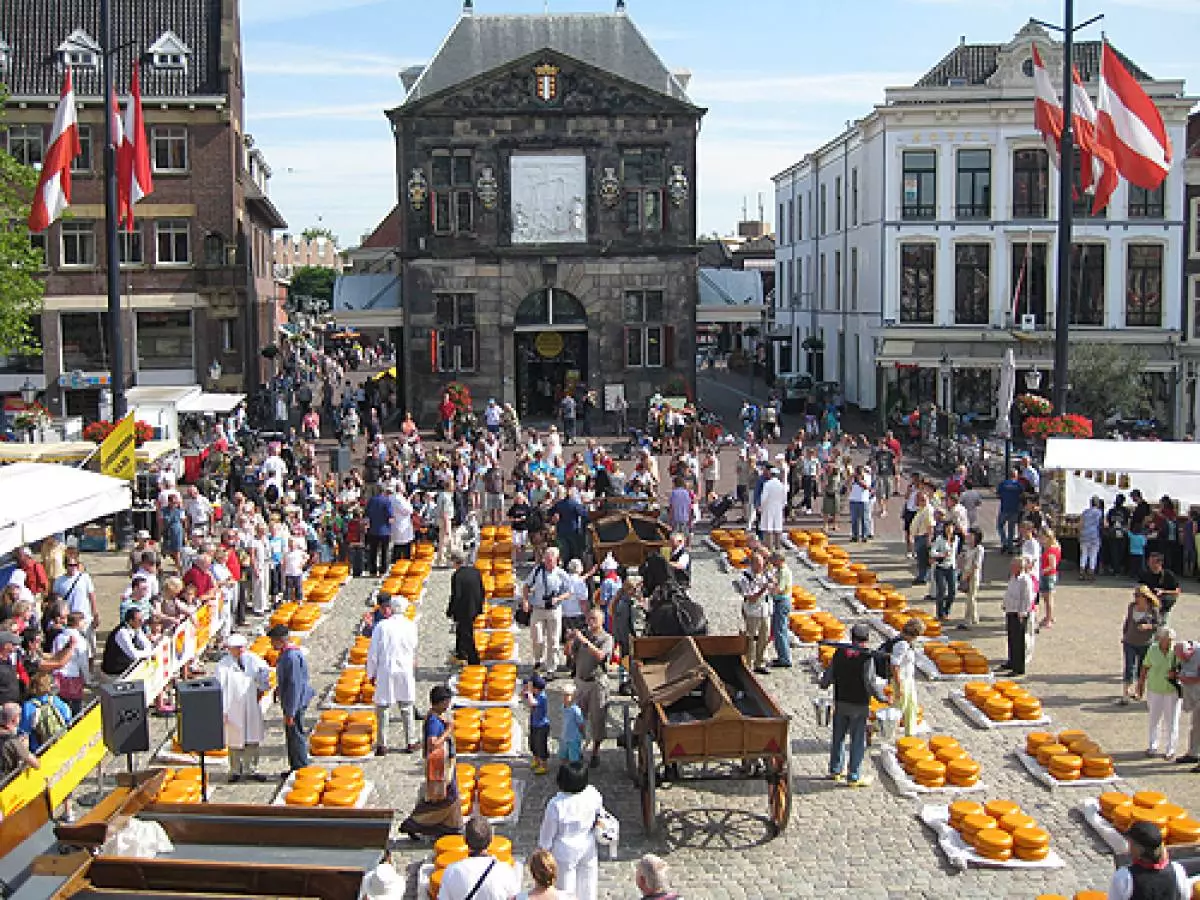 Où aller en été: Gouda, Bordeaux, Suzdal