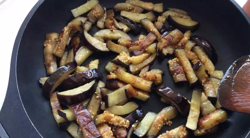 Rysáit Coginio Foto Stoc: Haf Salad gyda Eggplants, Cam Rhif 2