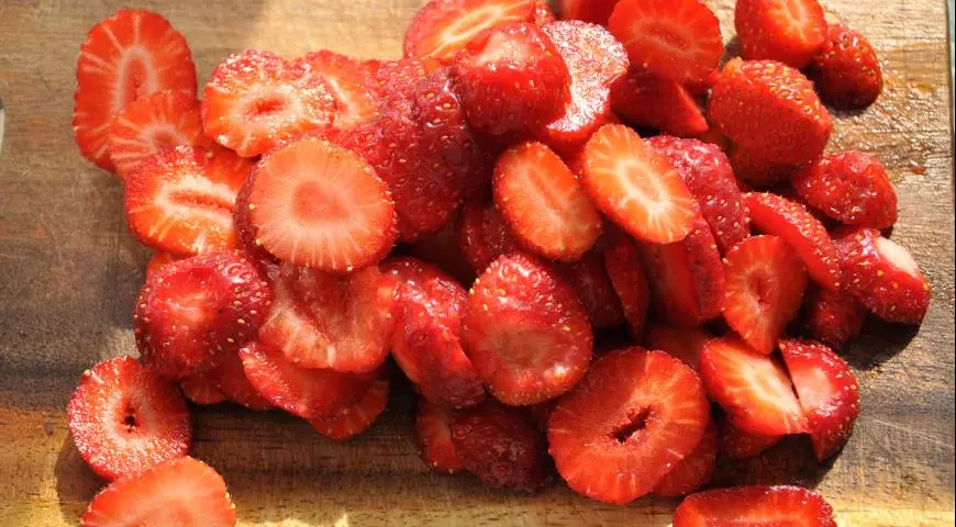 Kumaha masak saos sareng strawberry sareng bawang