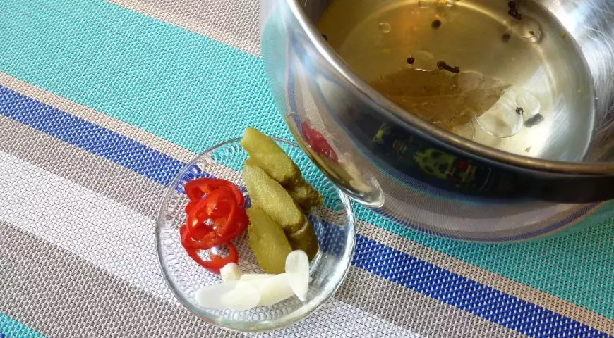 Kochen Sie Marinade für Utopentes in tschechisch