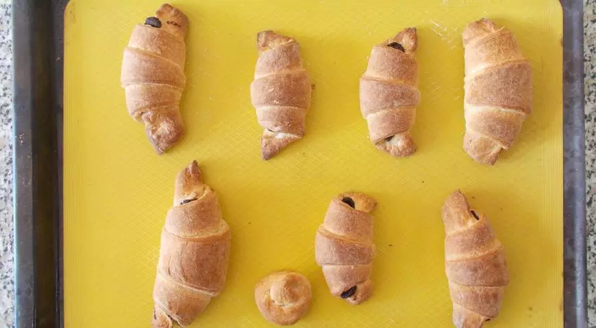 Grianghraf d'ullmhú an chos: croissants le líonadh poipín seacláide, Céim uimhir 7