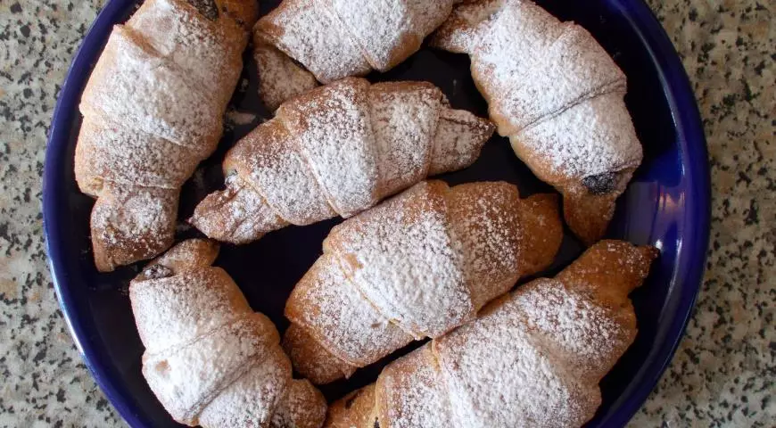 Grianghraf d'ullmhú oideas: croissants le líonadh poipín seacláide, Céim uimhir 8