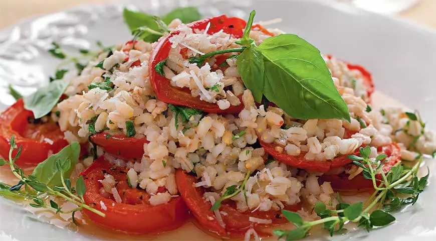 Perlost mit gebackenen Tomaten