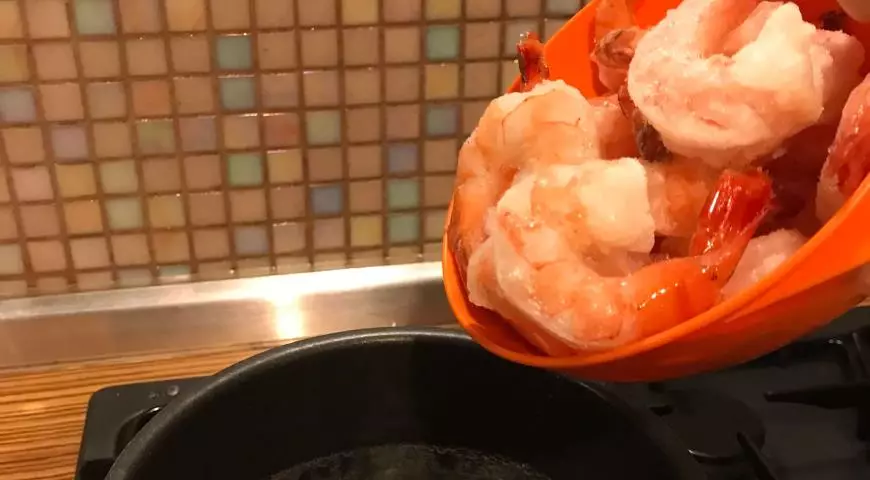 How to cook pumpkin soup with tiger shrimps