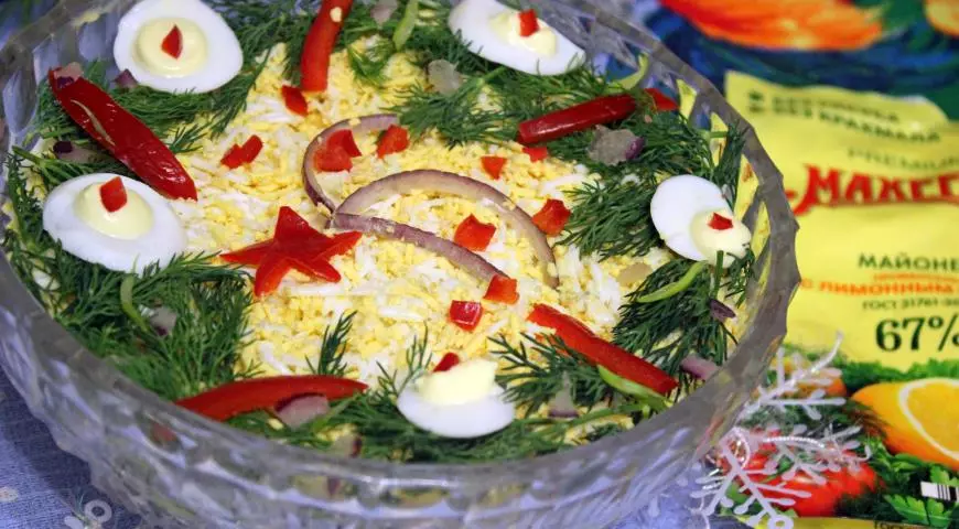 Salade yumwaka mushya hamwe na salmon