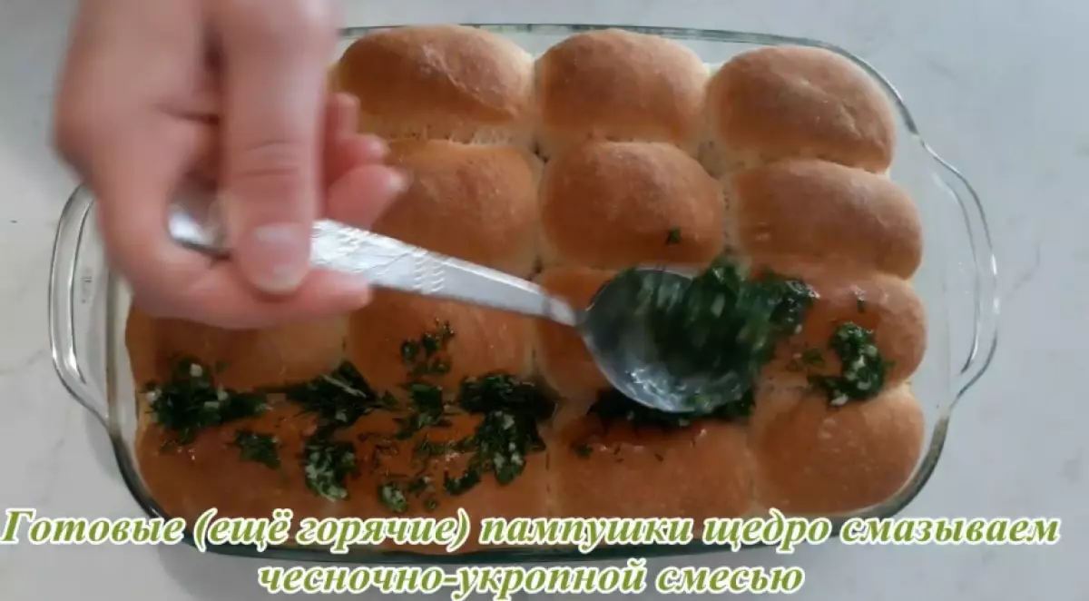 Stock Foto Coking Recipe: Pampushka mei knoflook, stap №27