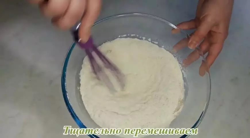 Stock Foto Cooking Recipe: Pampushka na may bawang, hakbang na numero 5