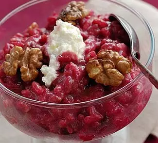 Beet risotto na walnut na mascarpone.