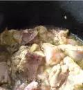 Tavuk filetosu parçalarını yerleştirin, hazırlanıyor, karıştırma