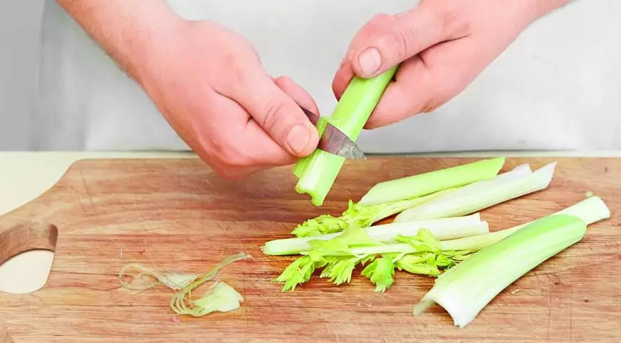 Stock Foto Kuhanje Recipe: rezanci z govedino, Številka koraka 3