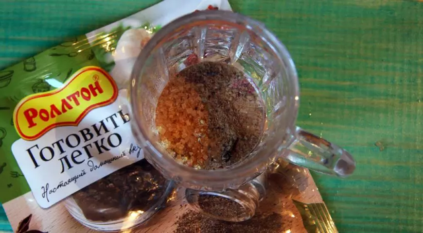 Add brown sugar and spices to a glass