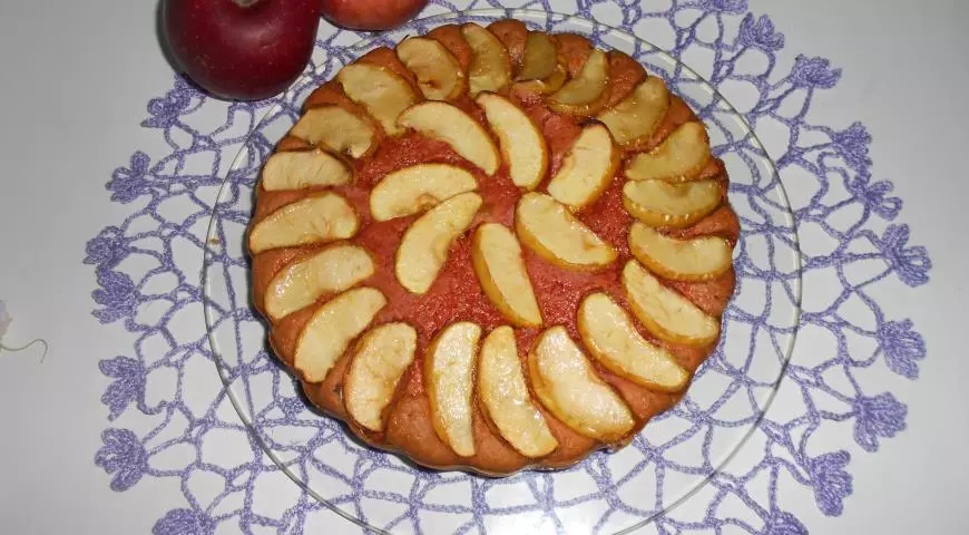 Hornear pastel de manzana magro hasta la preparación