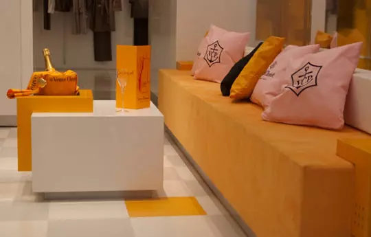 Veuve Clicquot - نوار شامپاین در Tsum