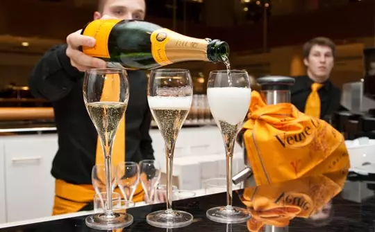 Veuve Clicquot - Thanh sâm banh ở Tsum 70883_2