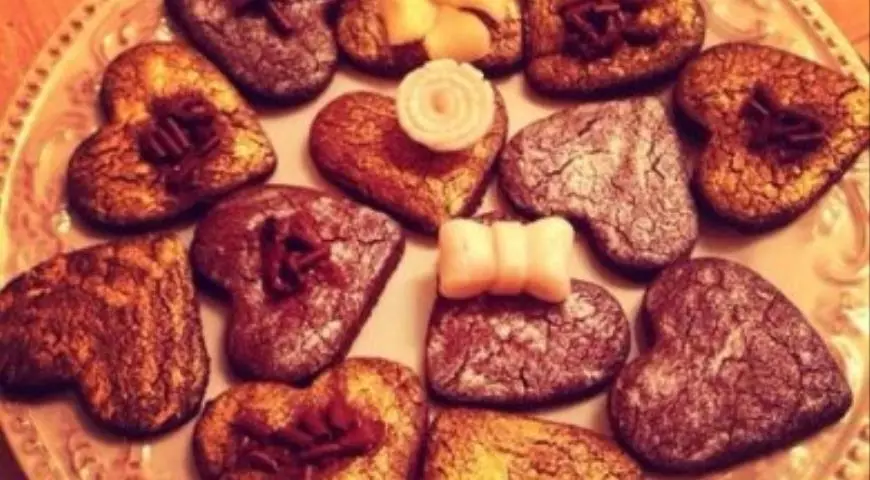 골드 스프레이와 로맨틱 초콜릿 쿠키