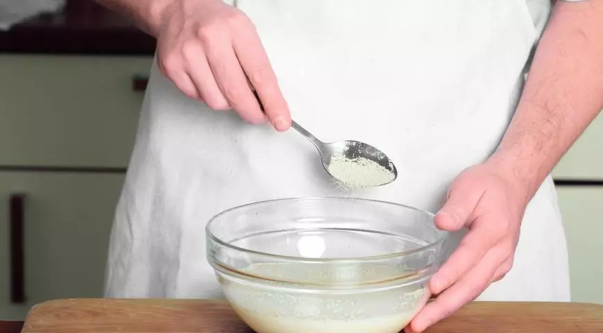 Stock Photo Kochen Rezept: Haferflocken Pfannkuchen auf Milch, Schritt Nummer 1