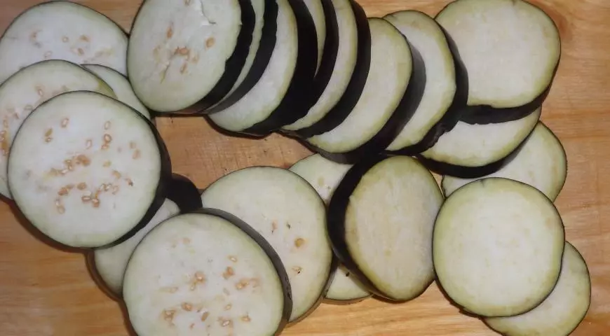 Khaola likolobe tsa eggplant