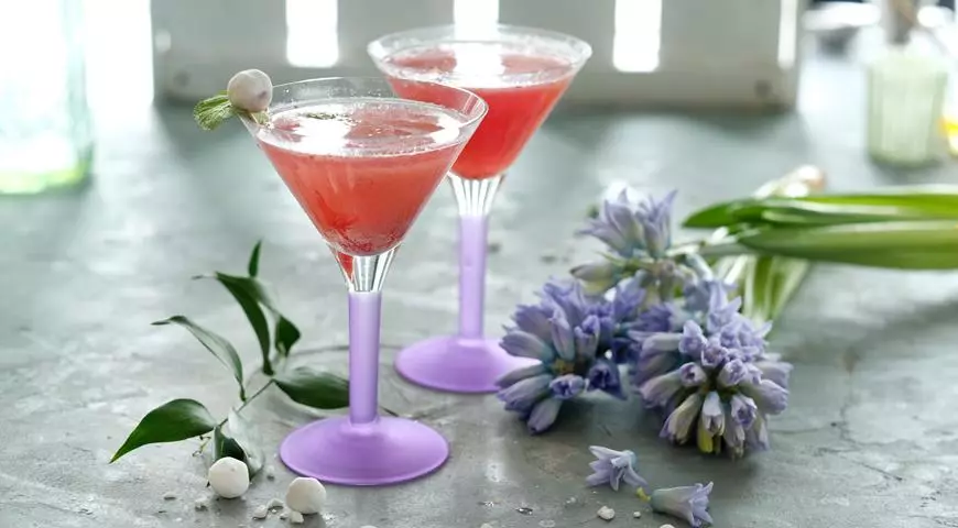 Cocktail mật ong berry.