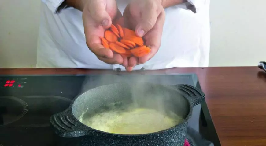 Stock Foto Matreiðsla Uppskrift: Crank Casserole með grænmeti, skref númer 2