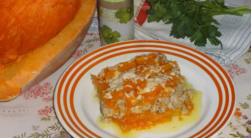 Minced मांस सह भोपळा casserole