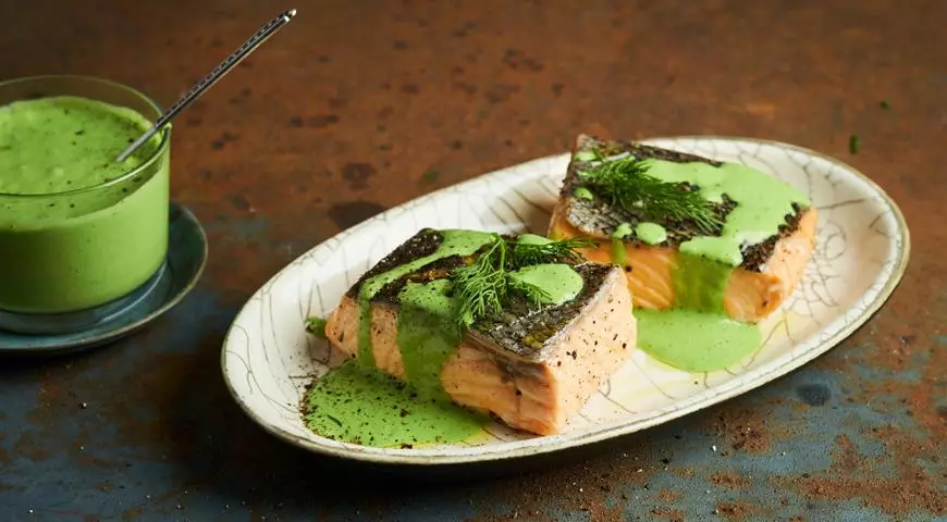 Salmon Susid an engem luesen Cooker mat Dill Zooss