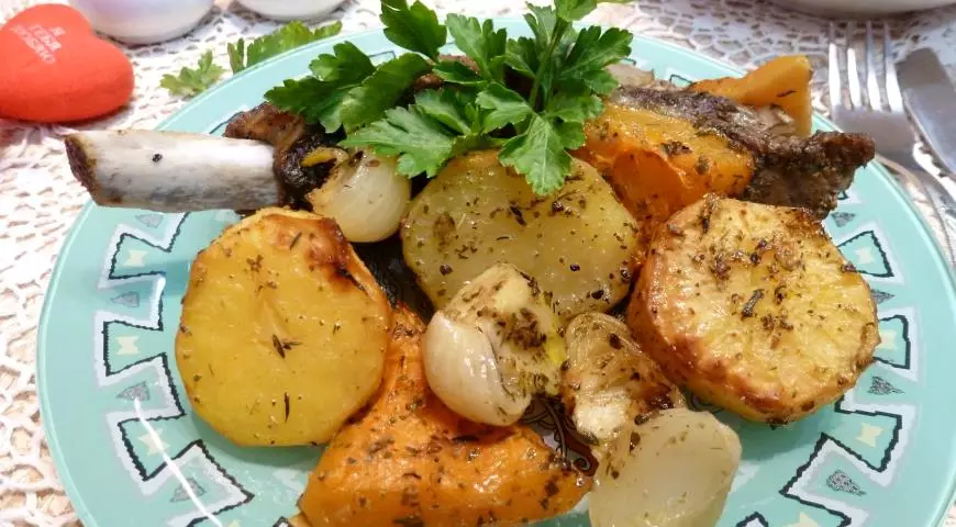 Vaření vepřová žebra zapečená v rukávu s brambory a dýně