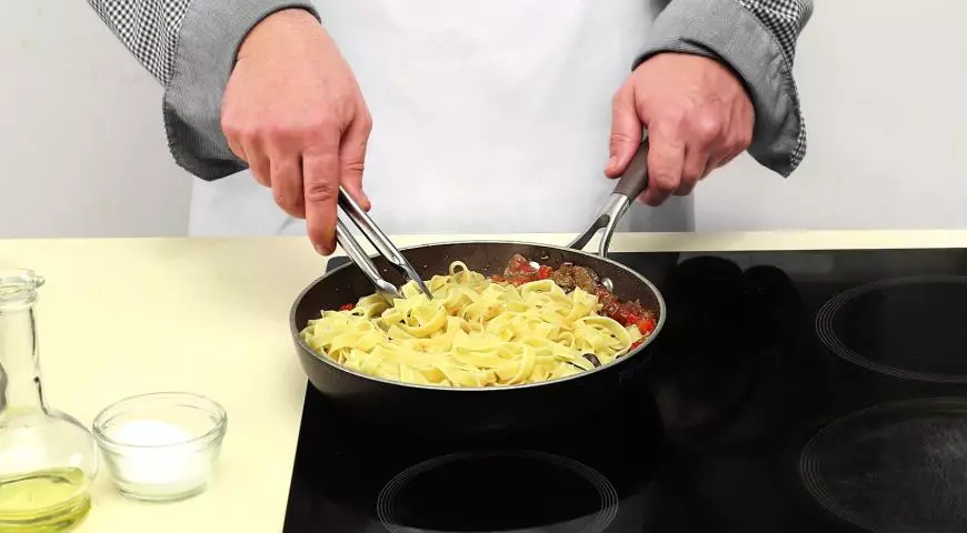 Foto van 'n Resep: TagliaThell Met Lewer en Paprika, Stap Nommer 6