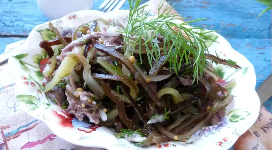 Recept na salát s vařeným hovězím masem a mořským zelím