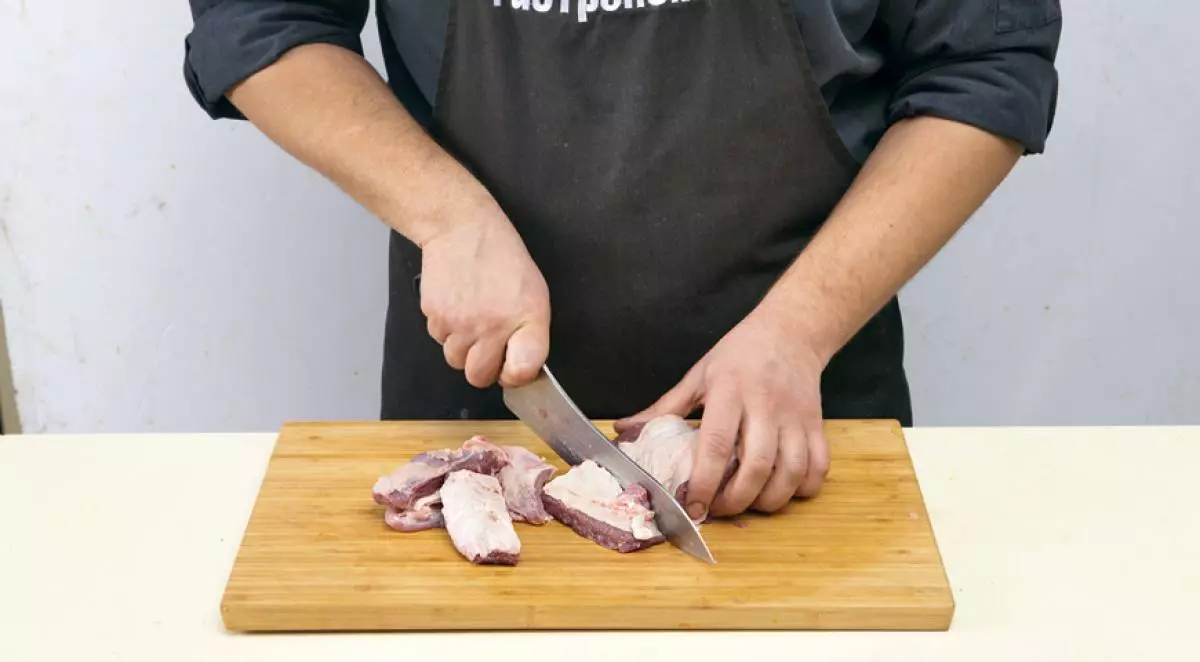 Stock photo vaření recept: hovězí prsa se zeleninou v husté omáčce, krok číslo 3