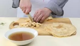 Riċetta tat-Tisjir tar-Ritratti: Soppa bil-pancakes tal-bajd, numru tal-pass 4