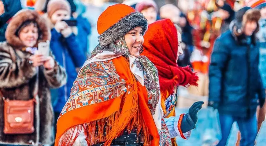 Dina festival, Moscow Maslenitsa bakal diajarkeun susu susu sareng maén dina hurs