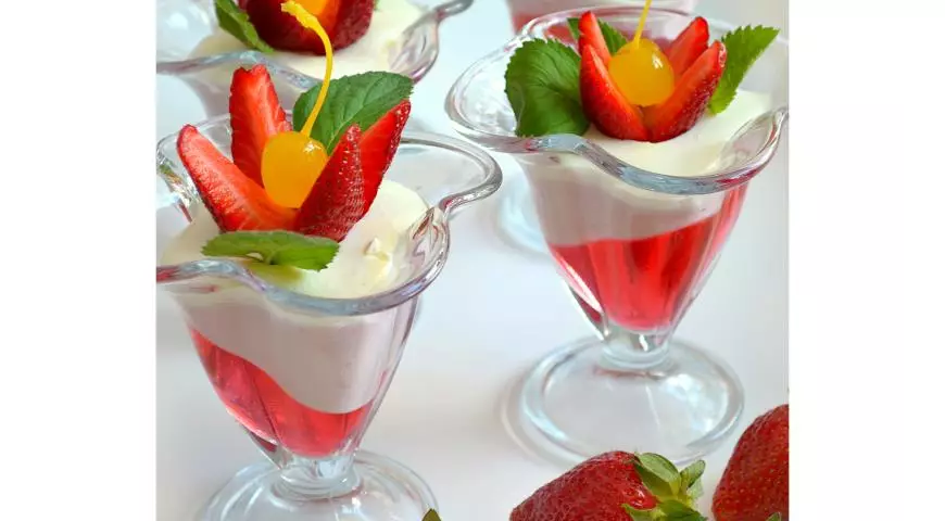 Dessert met aardbeistaille