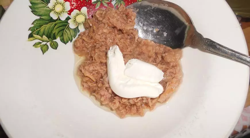 Mestura de atún con crema agria