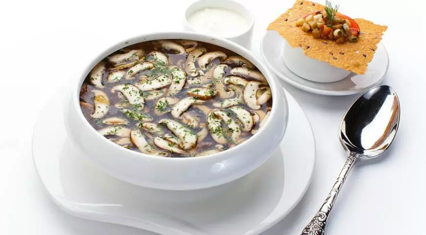 Cogomelos brancos e sopa de shiitake