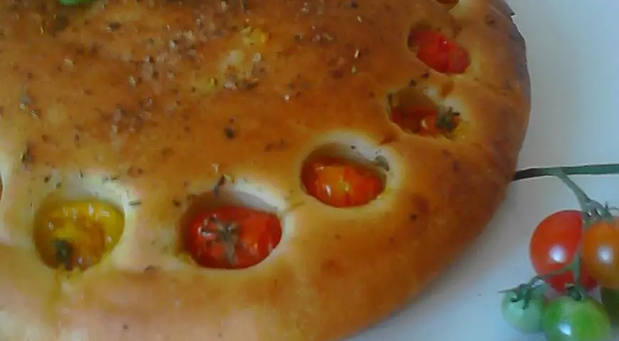 Focaccia con tomates cherry